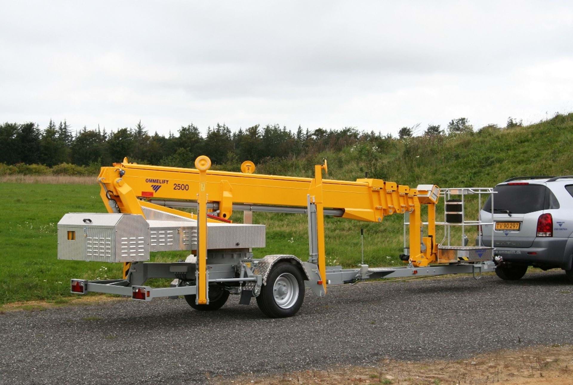 2500 e telescopic trailer lift