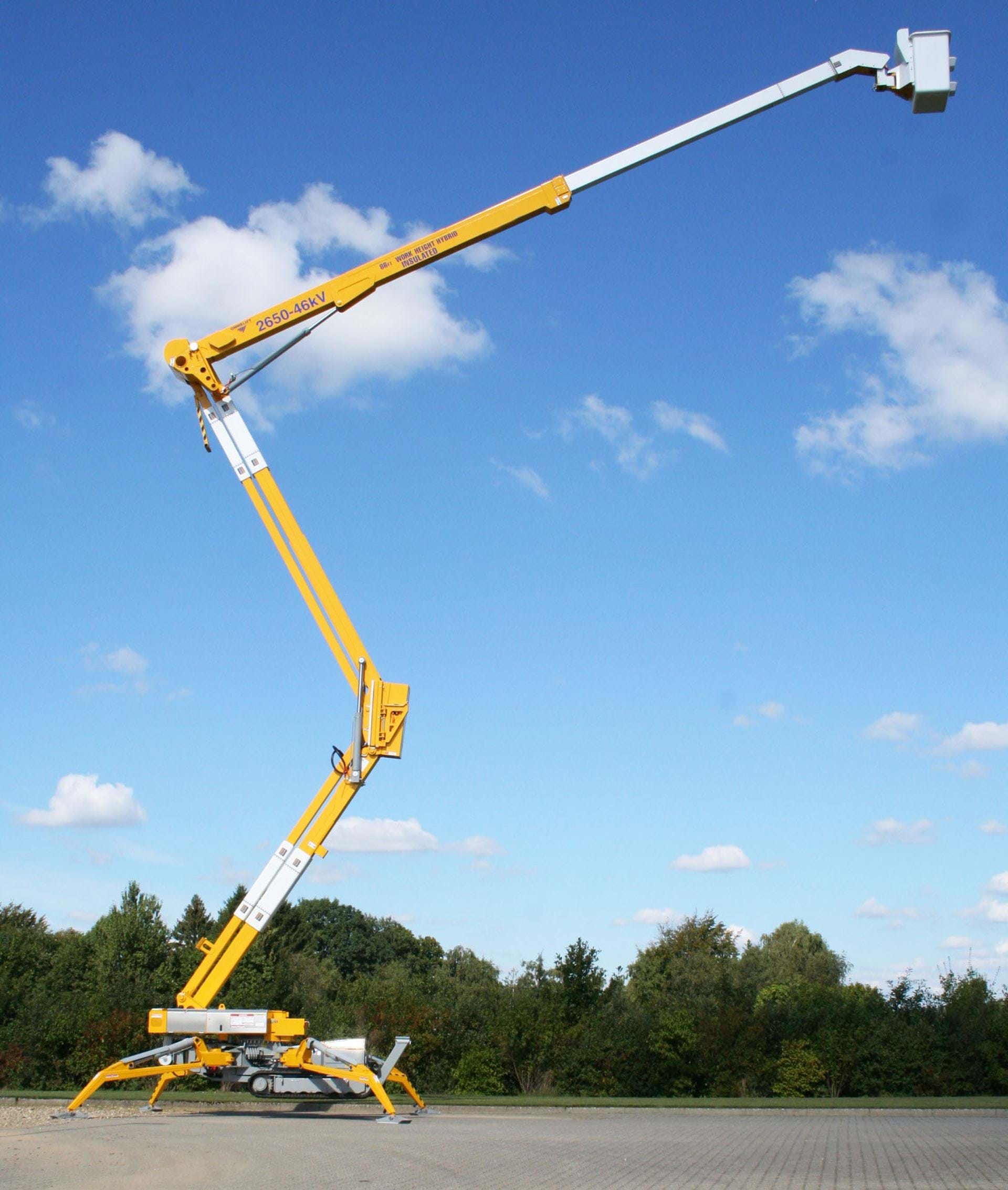 Insulated Tracked Lift 2650iRX-46kV