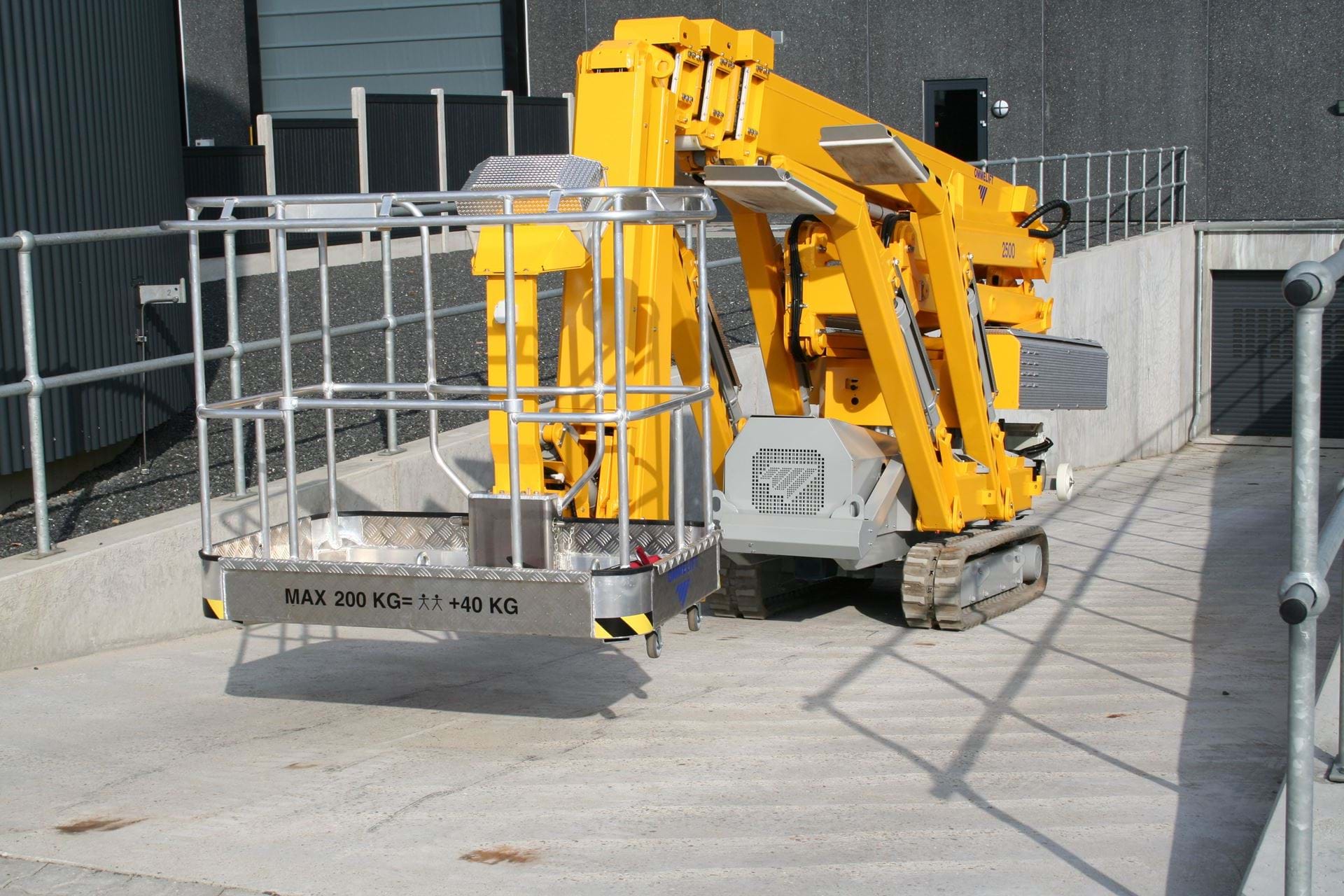 25.00 RXJ articulated crawler lift