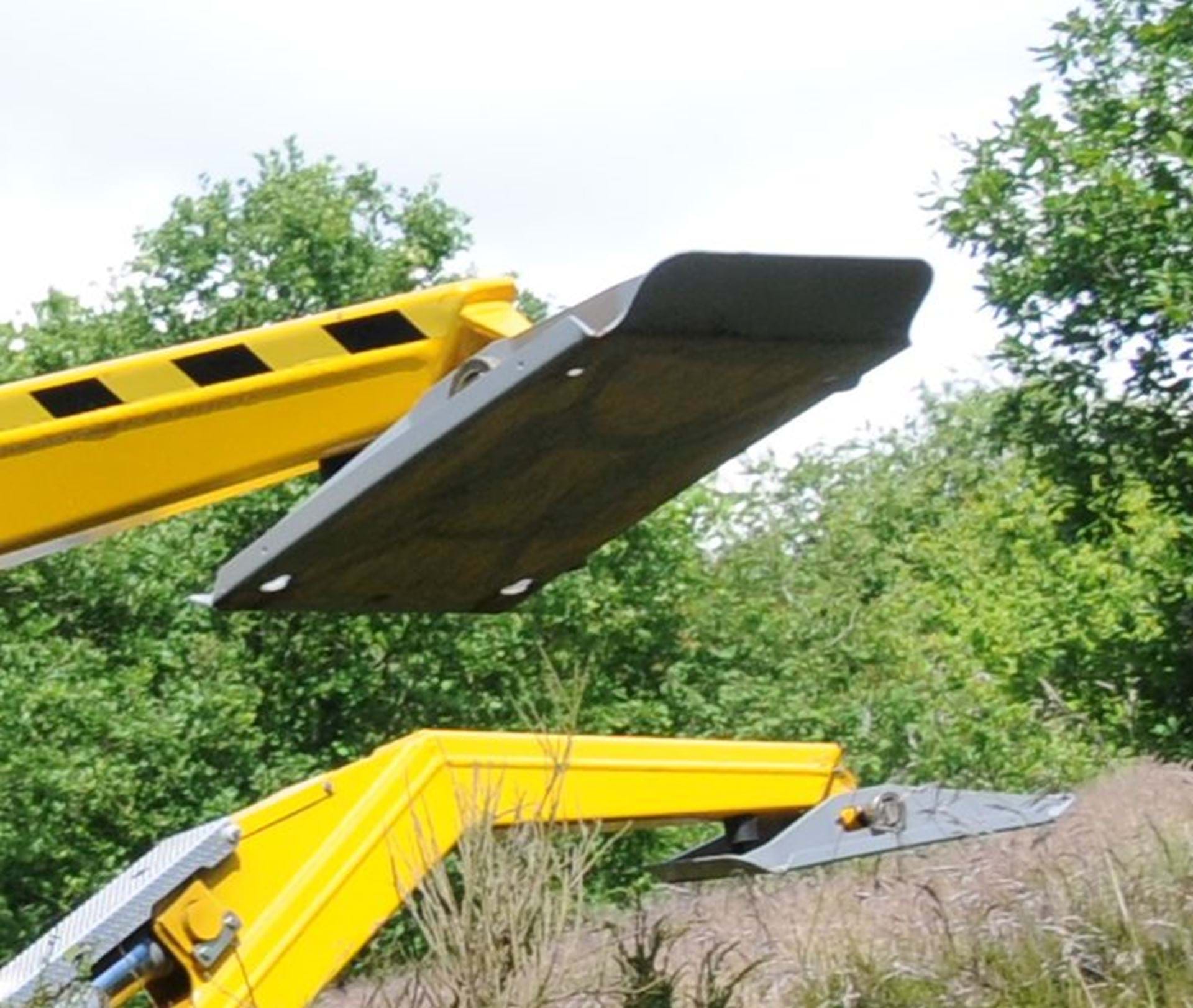 2750 RXJ articulated crawler lift