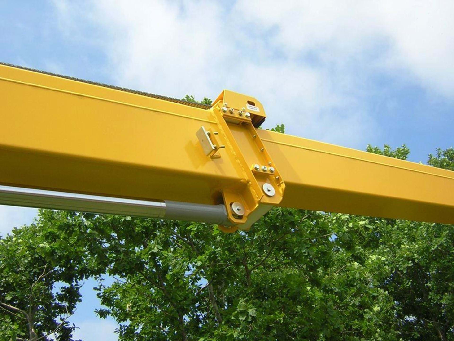 1300 E telescopic trailer lift