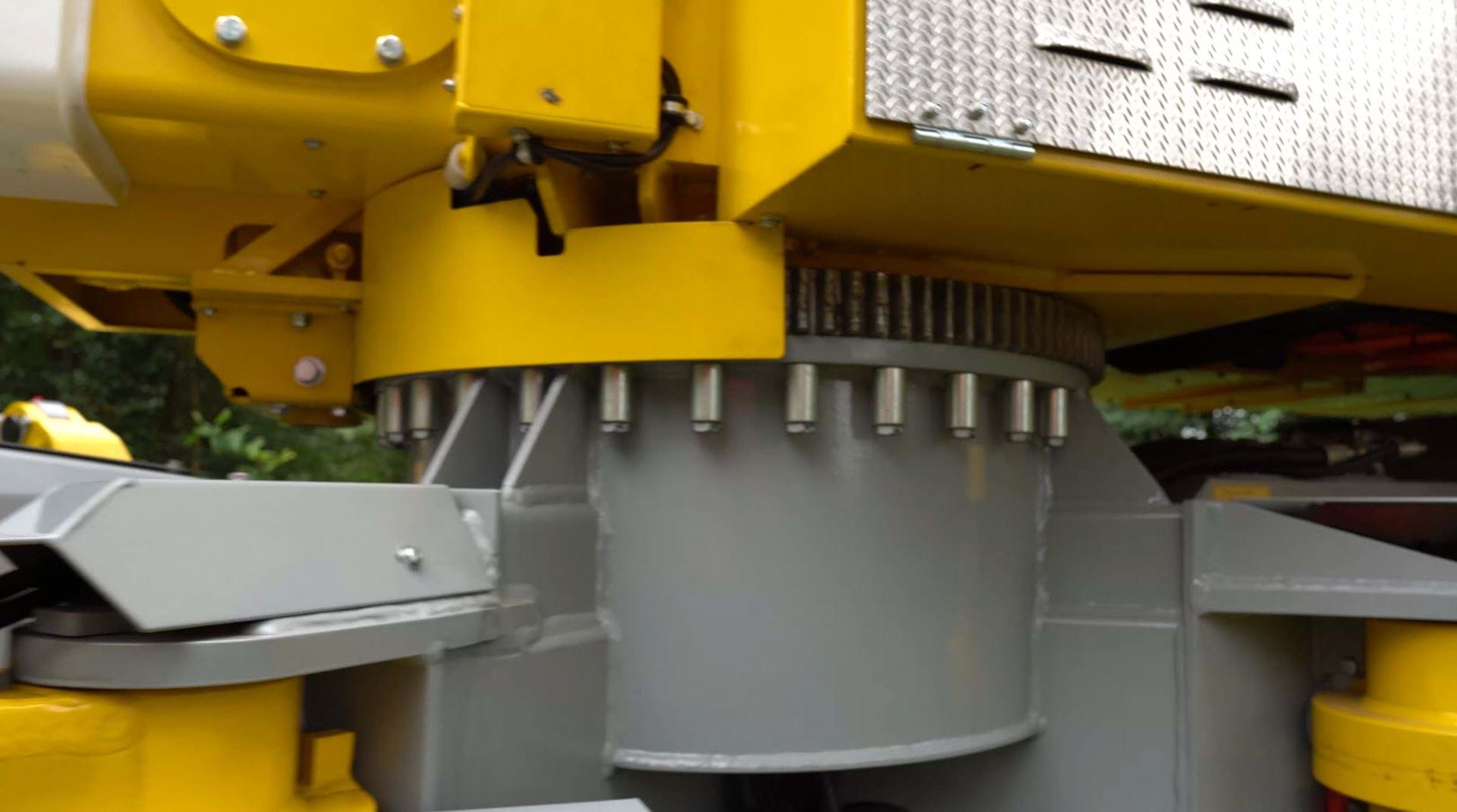 The insulated tracked platform 2650 iRX Category C 46kV, is designed ...