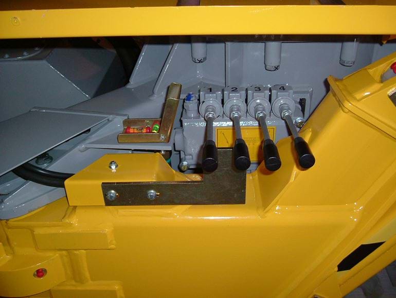 2750 RXJ articulated crawler lift