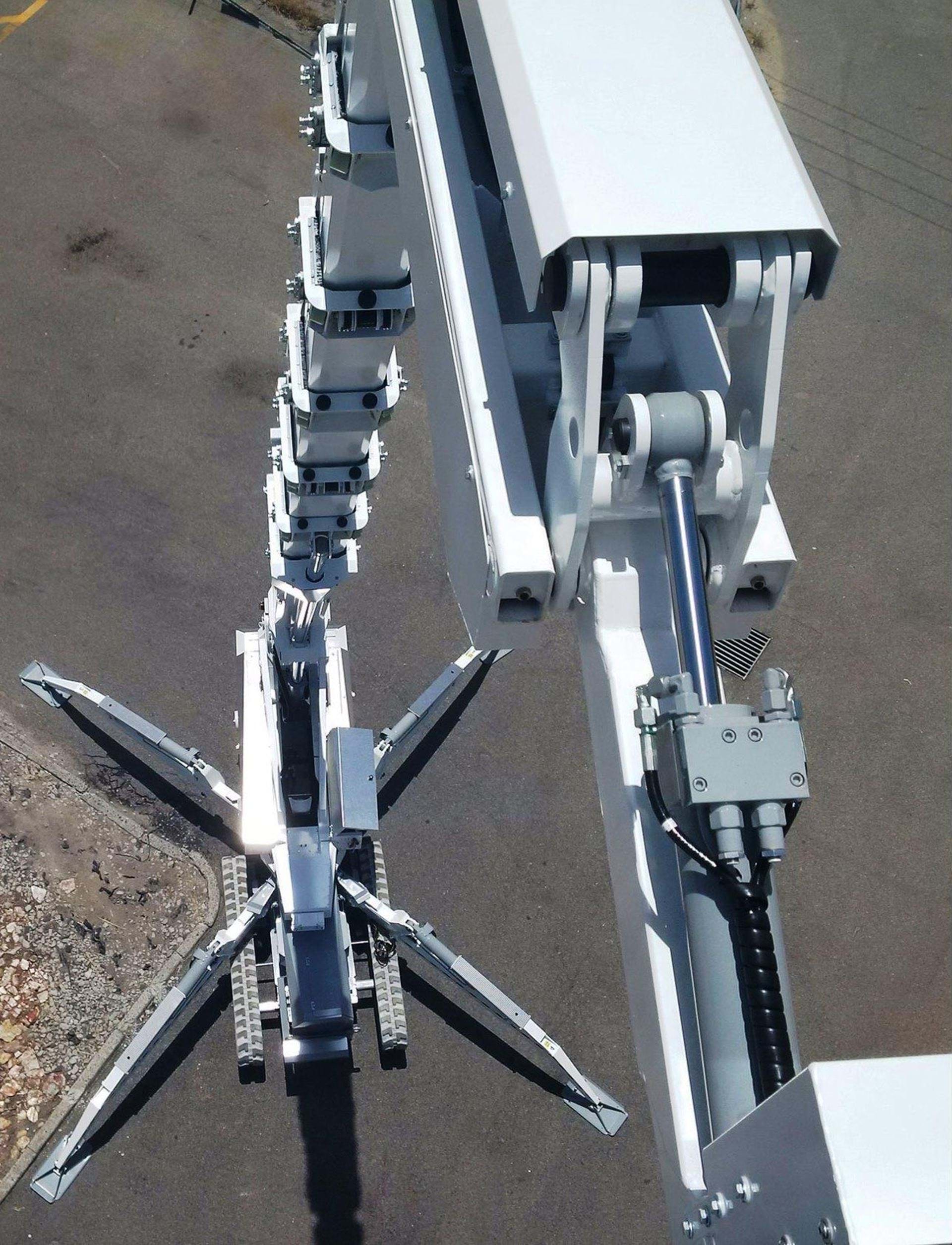 Omme Lift is introducing a complete new boom system on type 3710 RBDJ