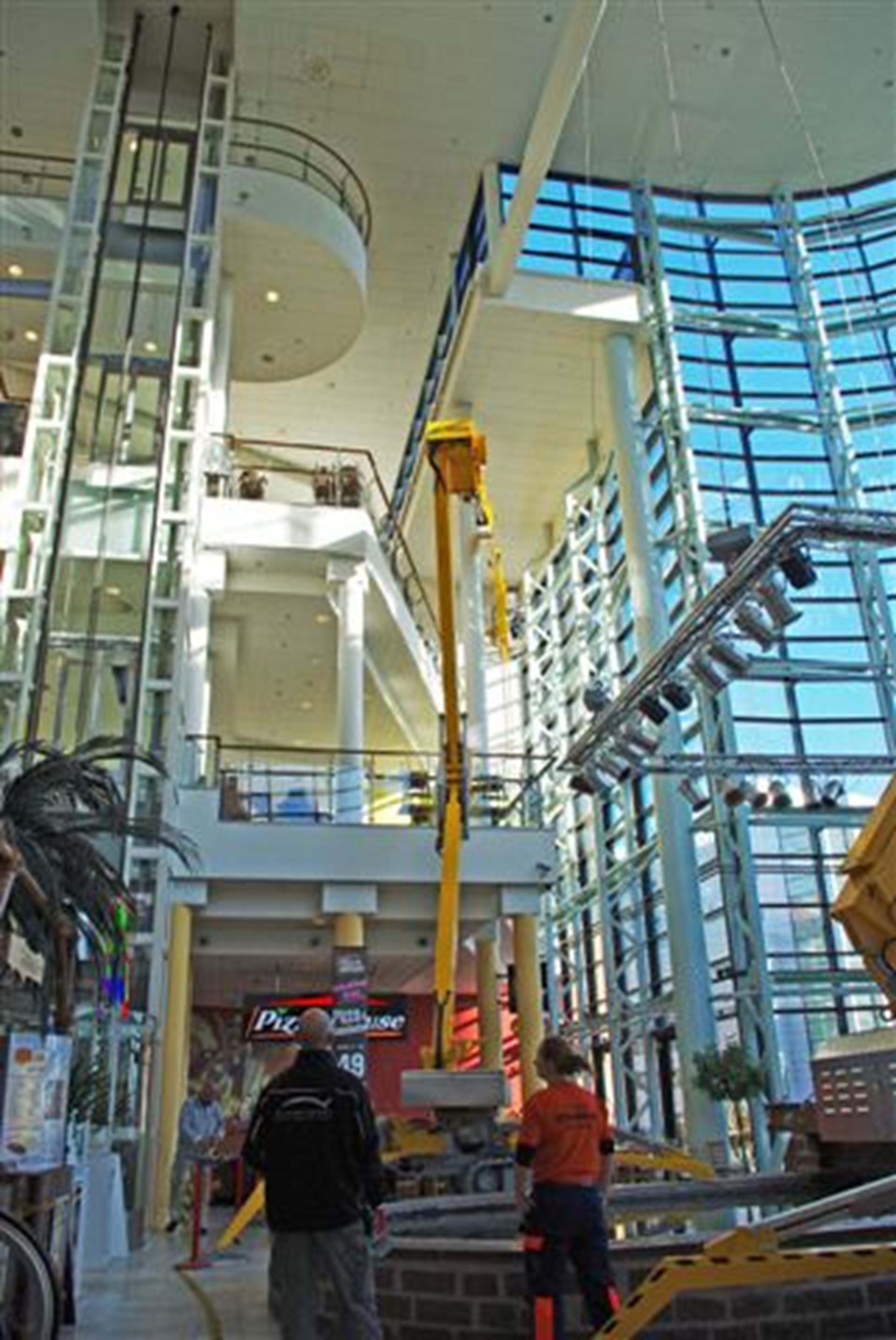 Atrium lifts
