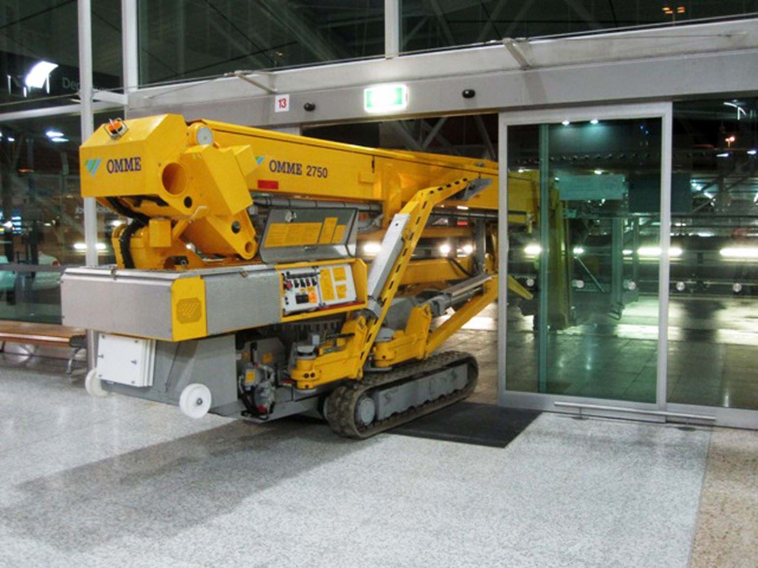 Omme Lift at the airport