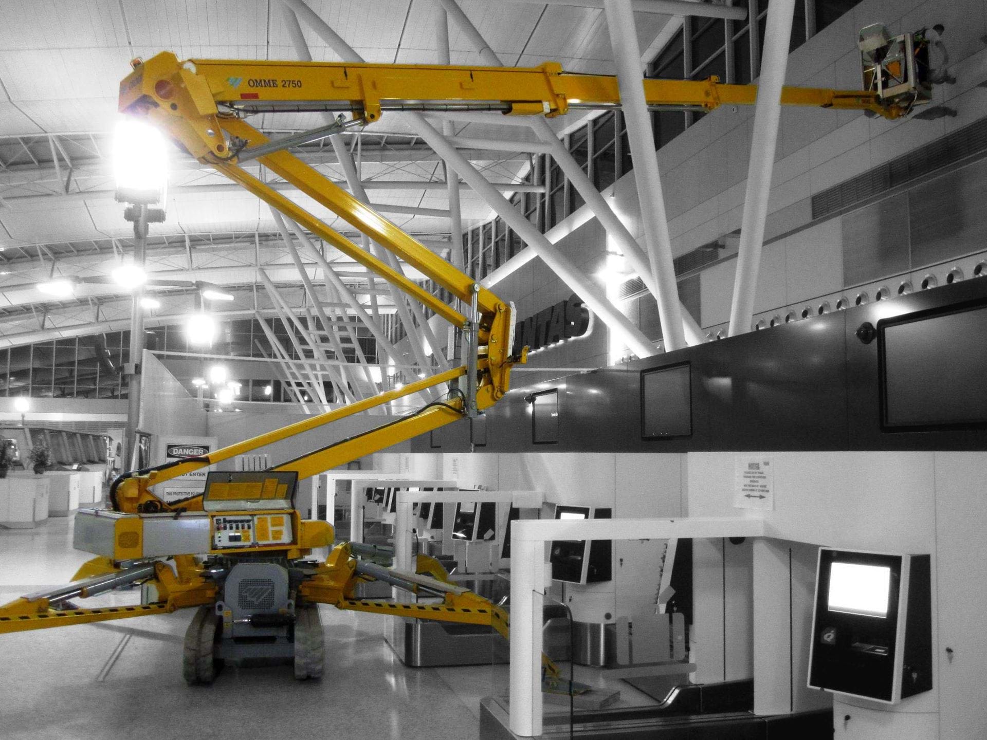 Omme Lift at the airport